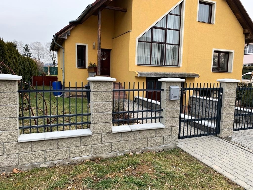 Tyčkový plot - Hliníkové ploty - Luxline.cz